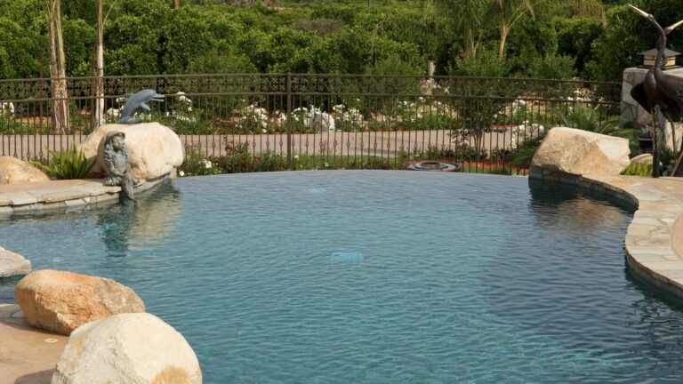 Vanishing Edge Swimming Pools - Infinite Pools