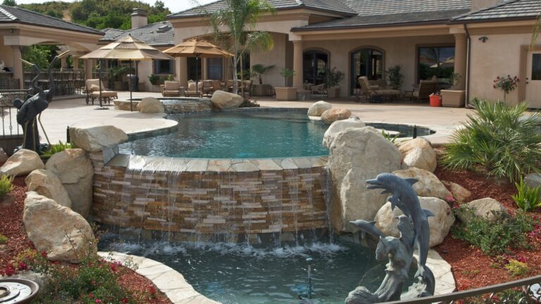 Vanishing Edge Swimming Pools - Infinite Pools