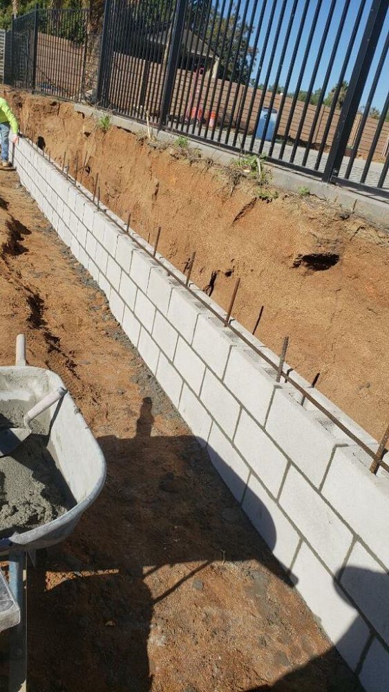Introduction to Retaining Walls in Custom Pool Construction - Infinite ...